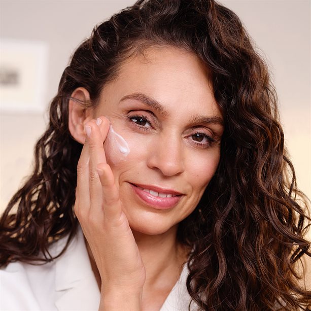 Avon Care Berry Fusion radiance višenamenska krema